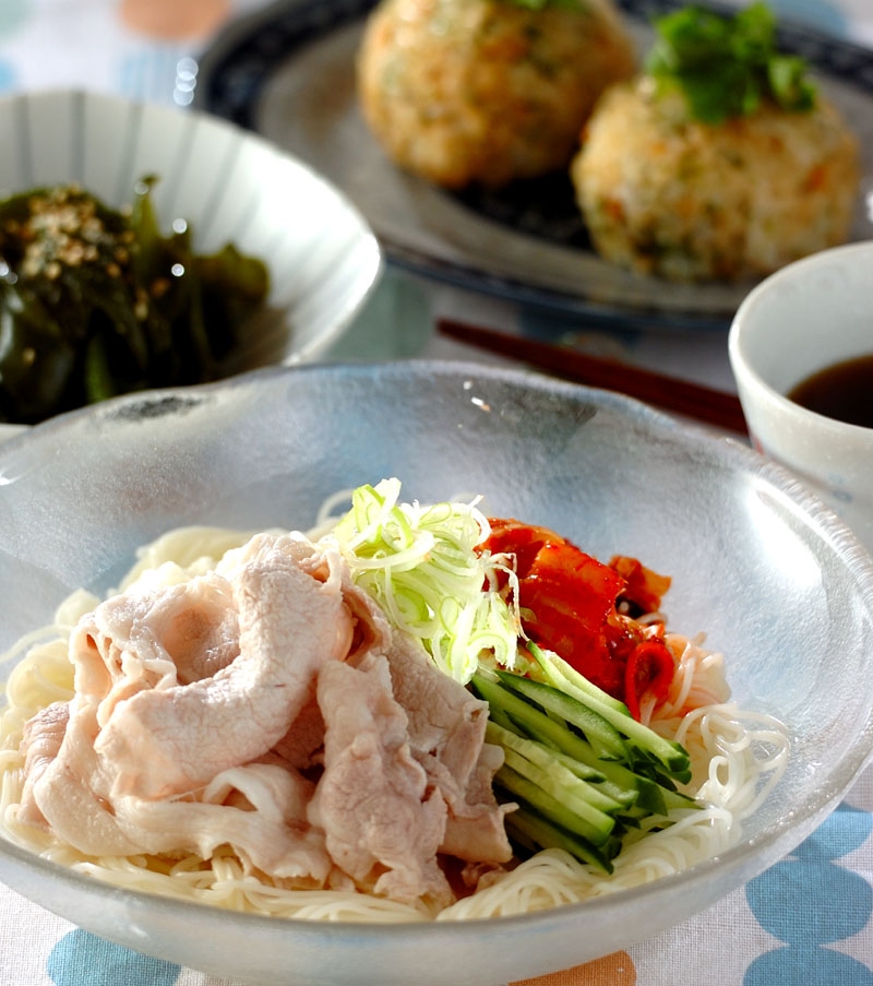 「豚キムチぶっかけそうめん」の献立・レシピ - 【E・レシピ】料理のプロが作る簡単レシピ/2017.08.21公開の献立です。